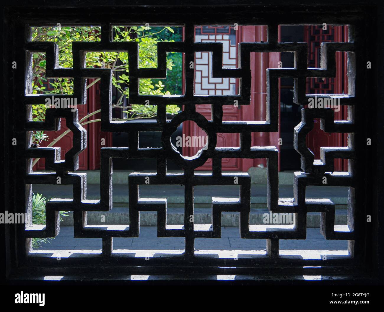 Chinese style window frame hi-res stock photography and images - Alamy