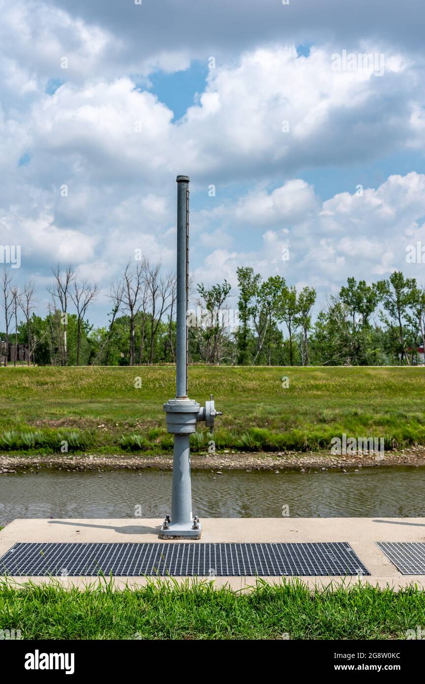 Floodgate valve hi-res stock photography and images - Alamy