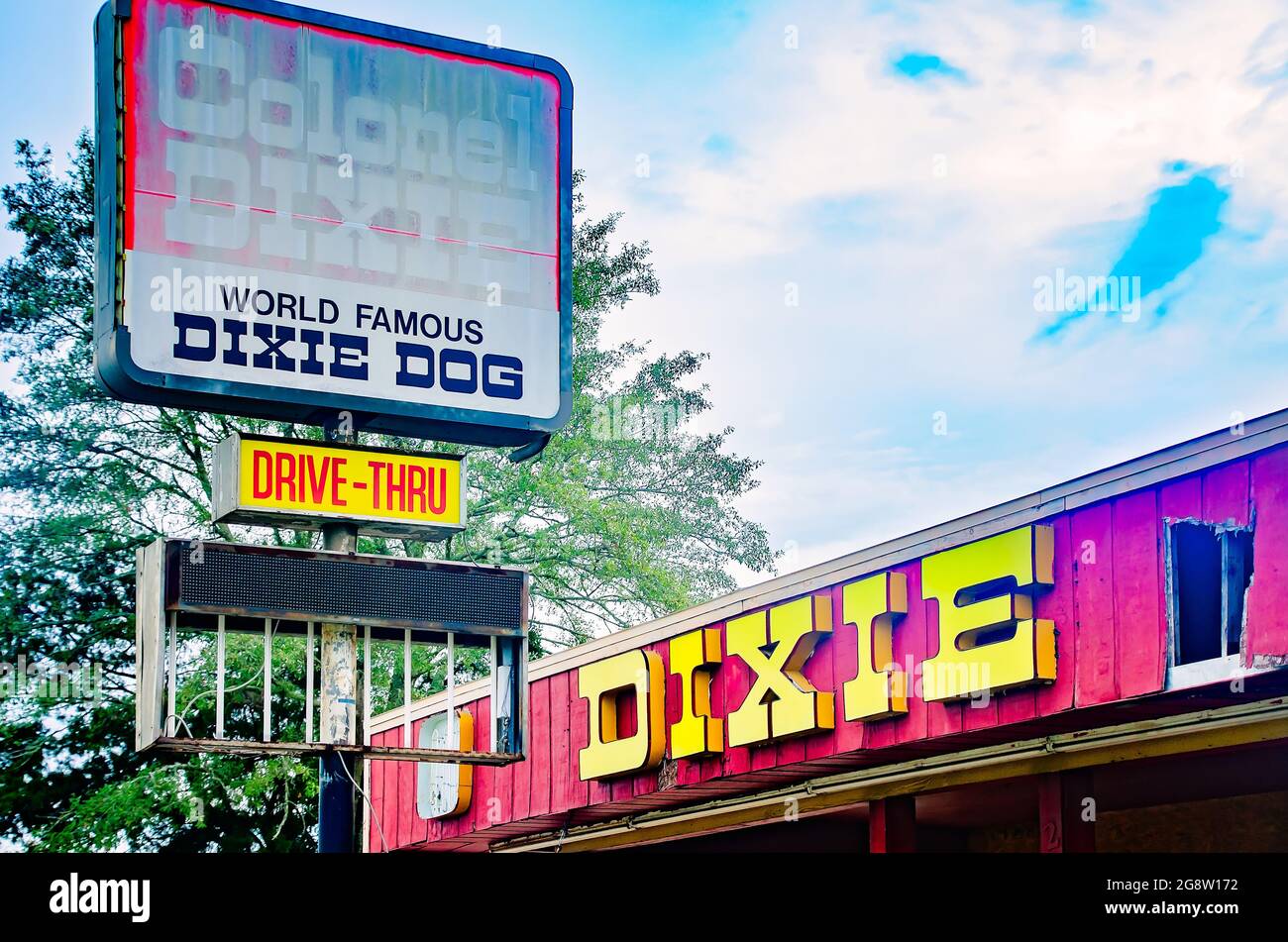 Dixie sign restaurant hi-res stock photography and images - Alamy