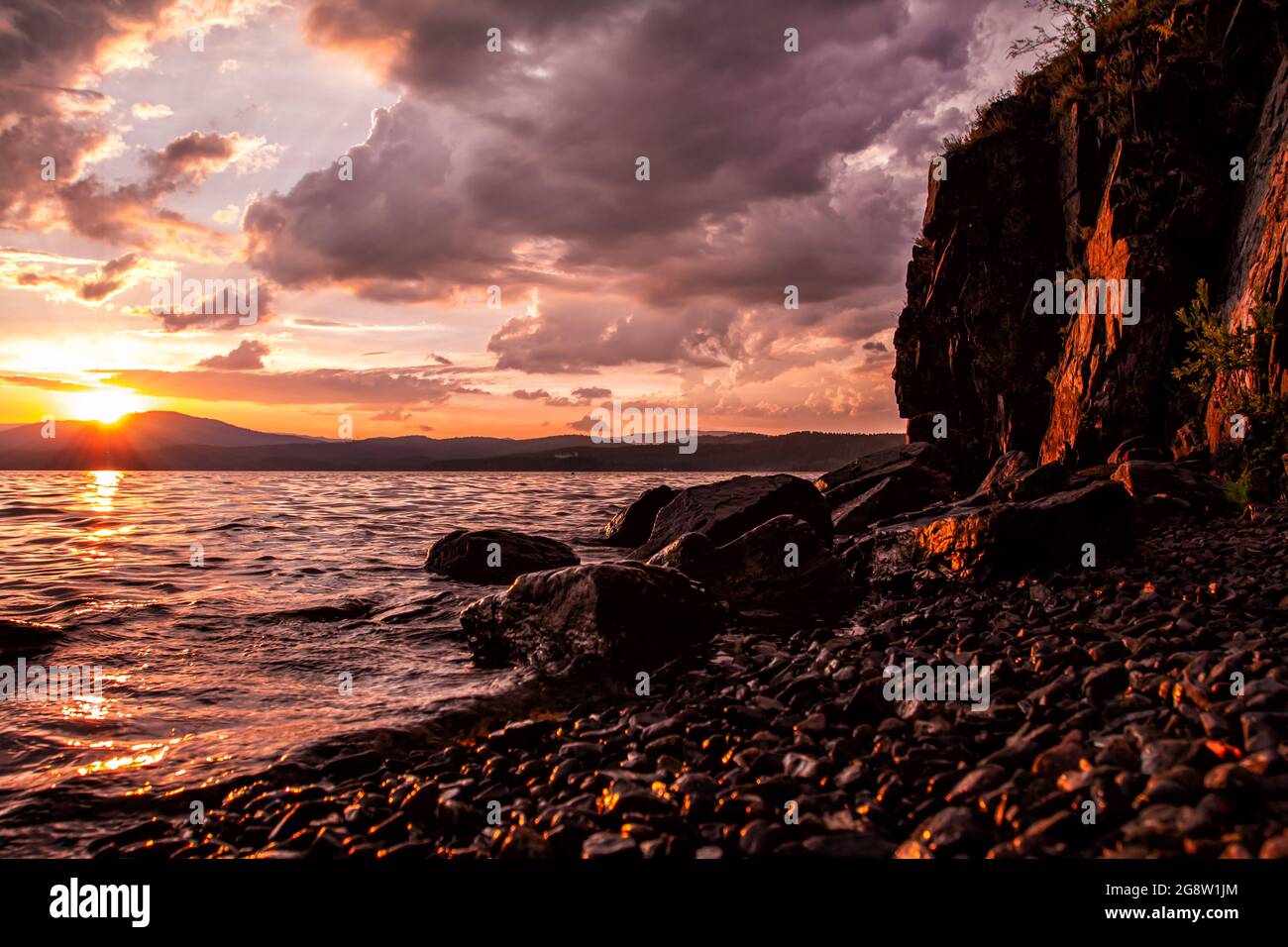 Romantic lake setting hi-res stock photography and images - Alamy