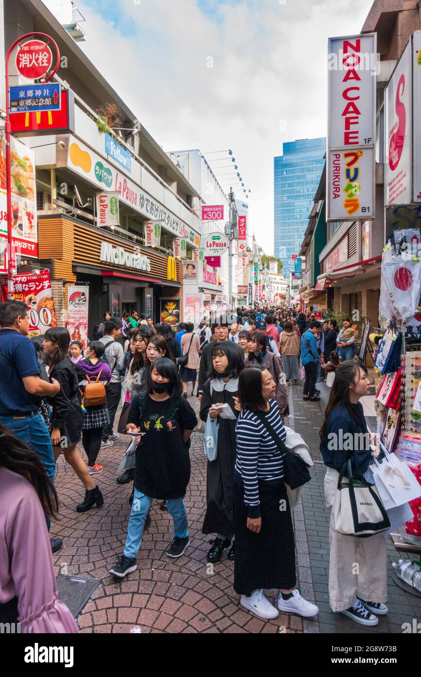 Takeshita Street, Harajuku, Tokyo, Japan crowded with shoppers Stock ...