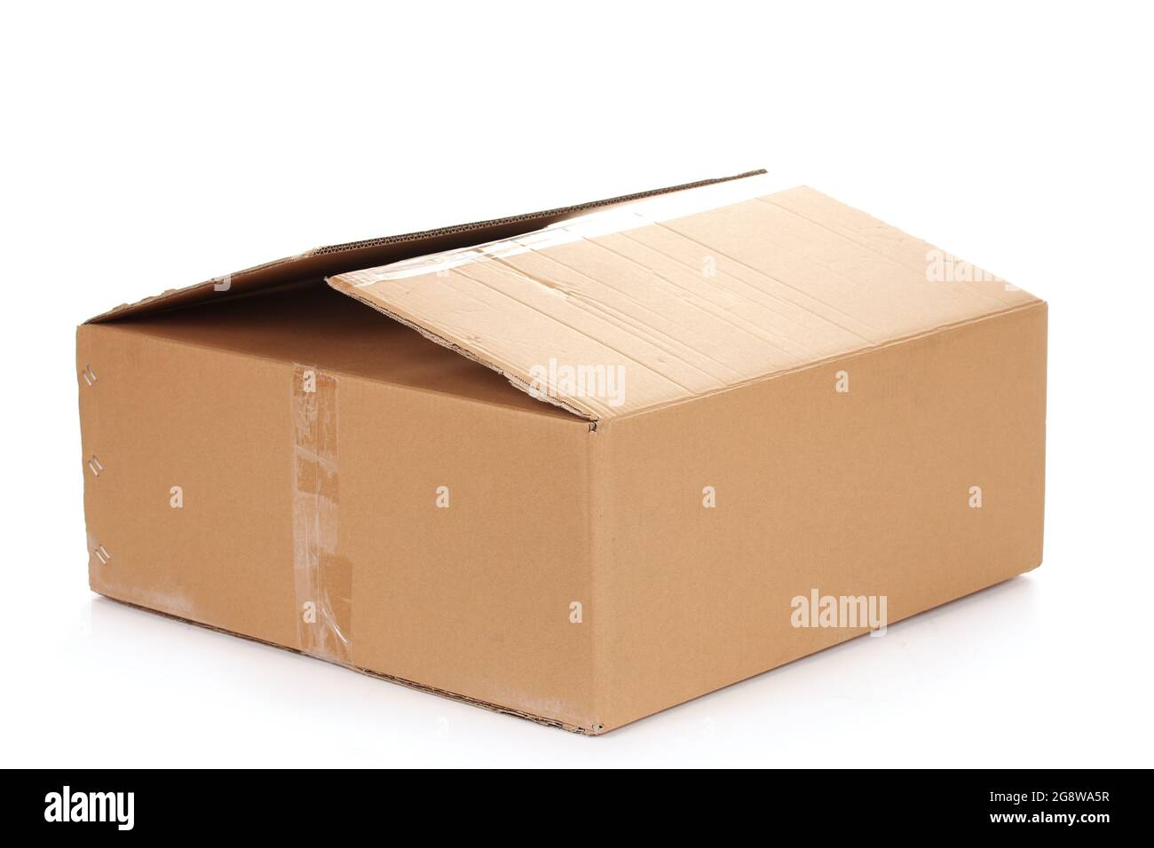 closed cardboard box isolated on white Stock Photo - Alamy