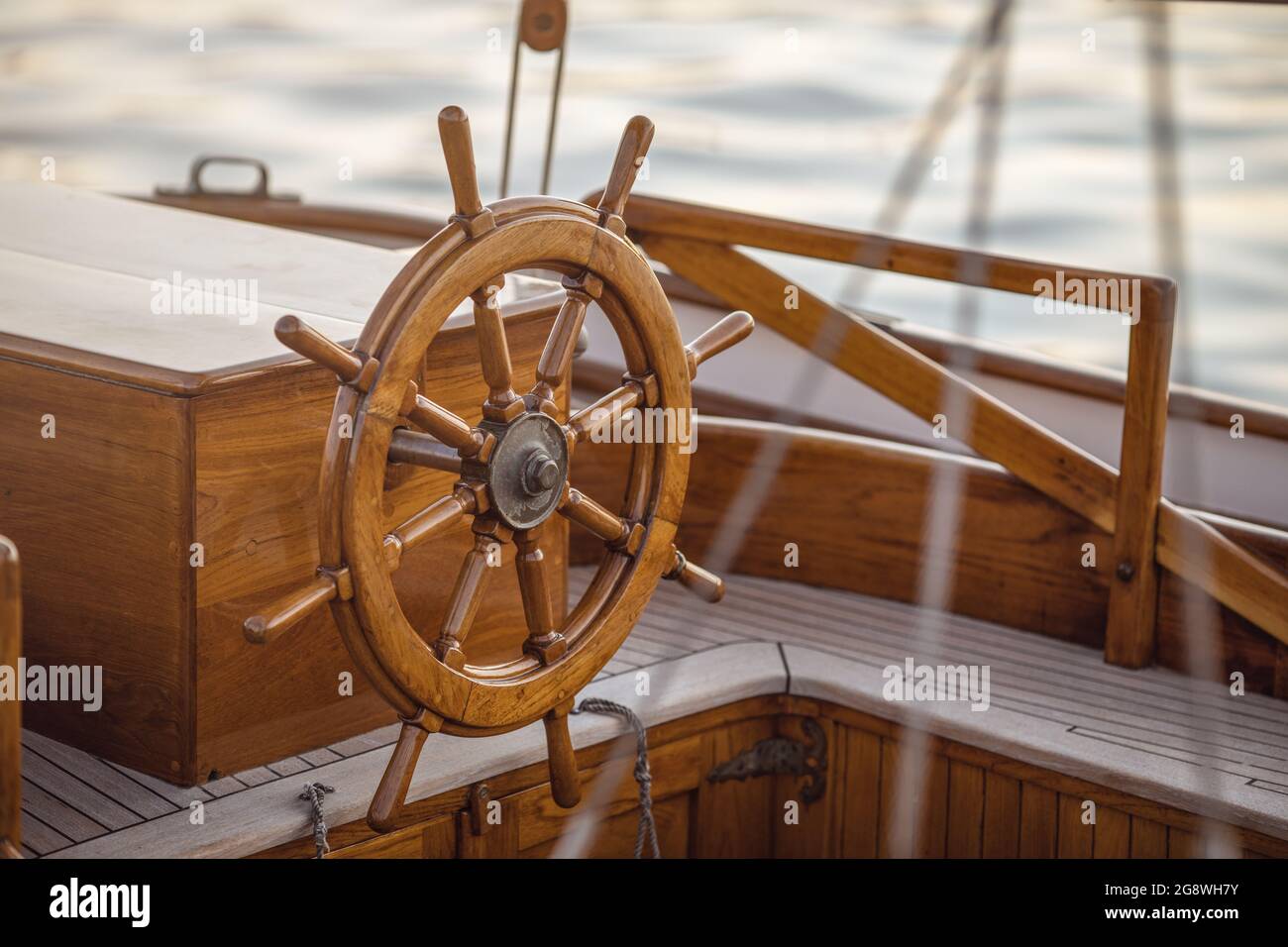Vintage nautical instruments hi-res stock photography and images - Alamy