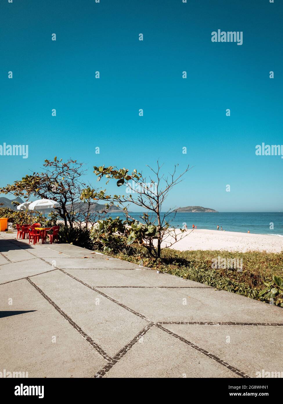 Vertical shot beautiful sandy beach hi-res stock photography and images ...