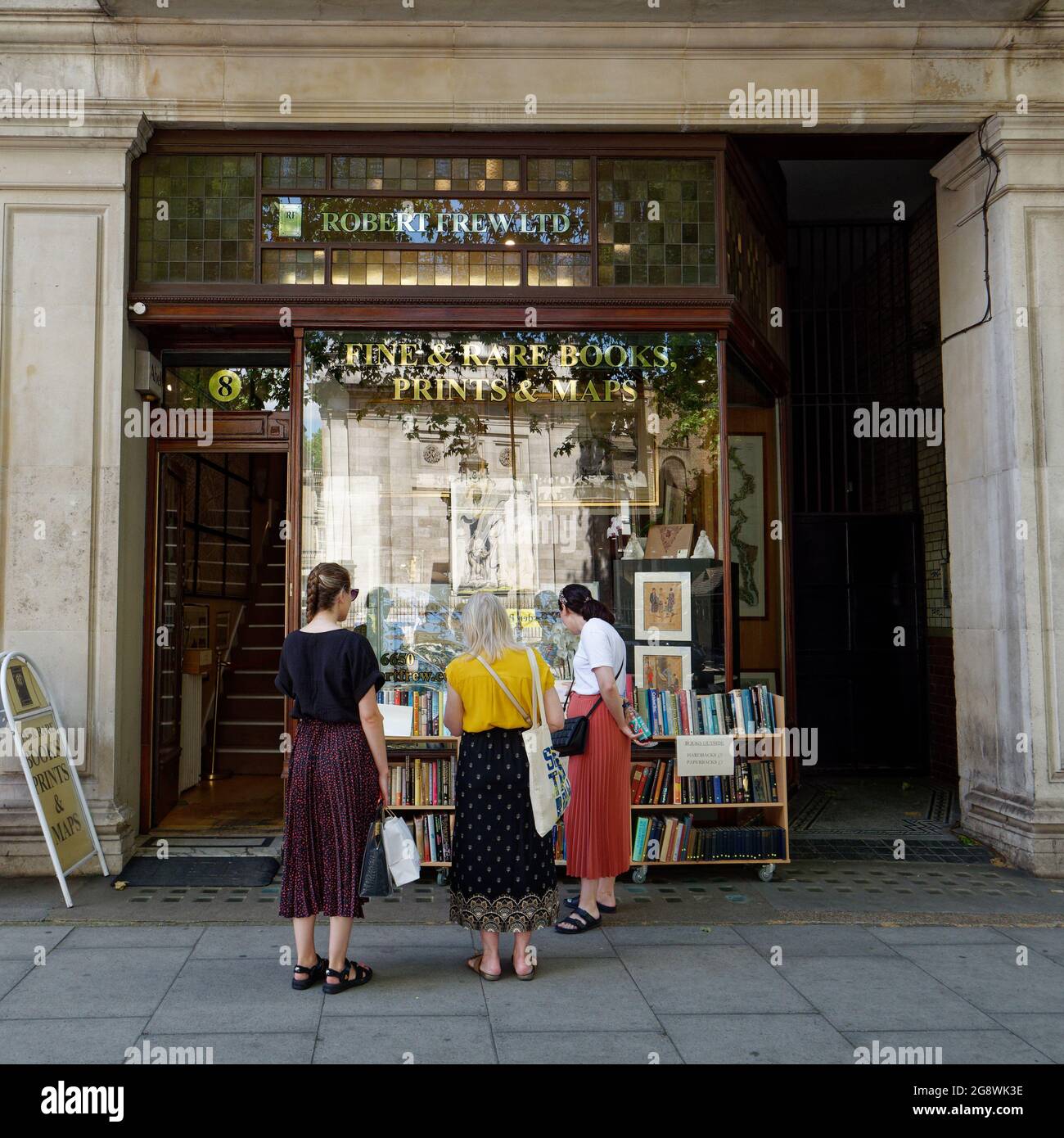 Browse window hi-res stock photography and images - Alamy