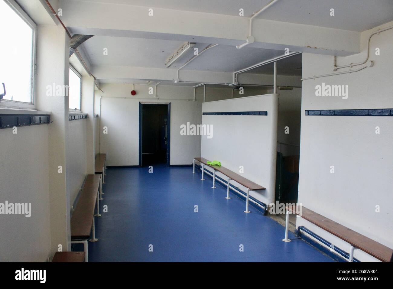 School changing room hi-res stock photography and images - Alamy