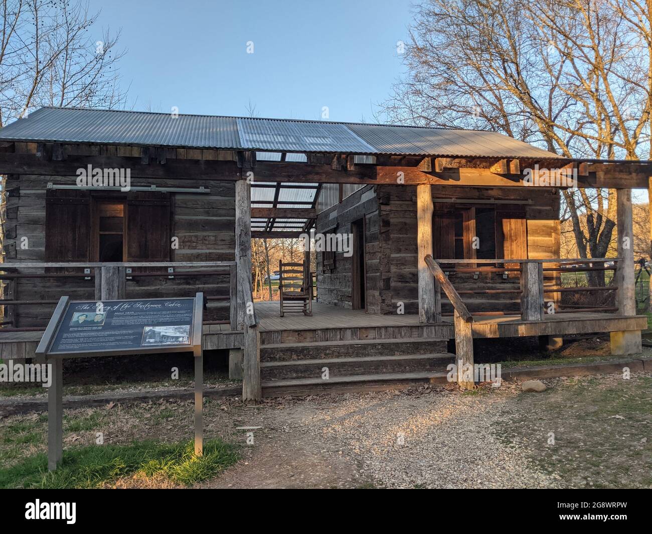 Log cabin under construction hi-res stock photography and images - Alamy