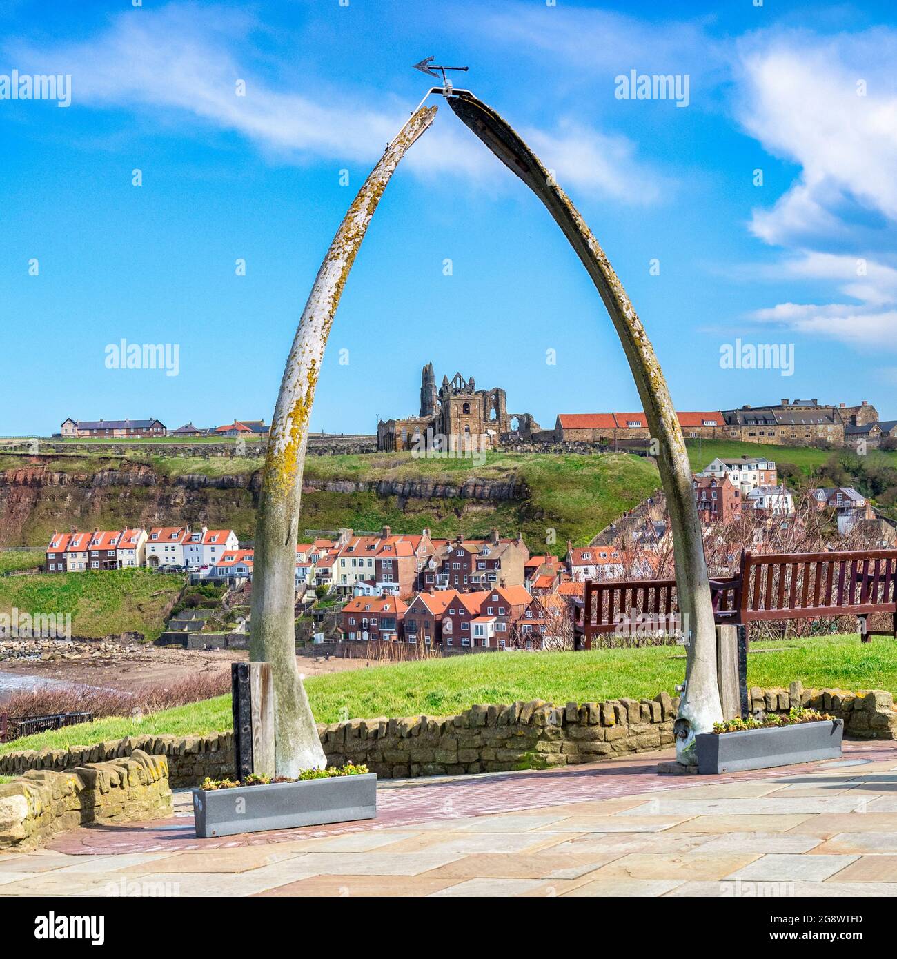 The historic whalebone arch on West Cliff, Whitby, North Yorkshire ...
