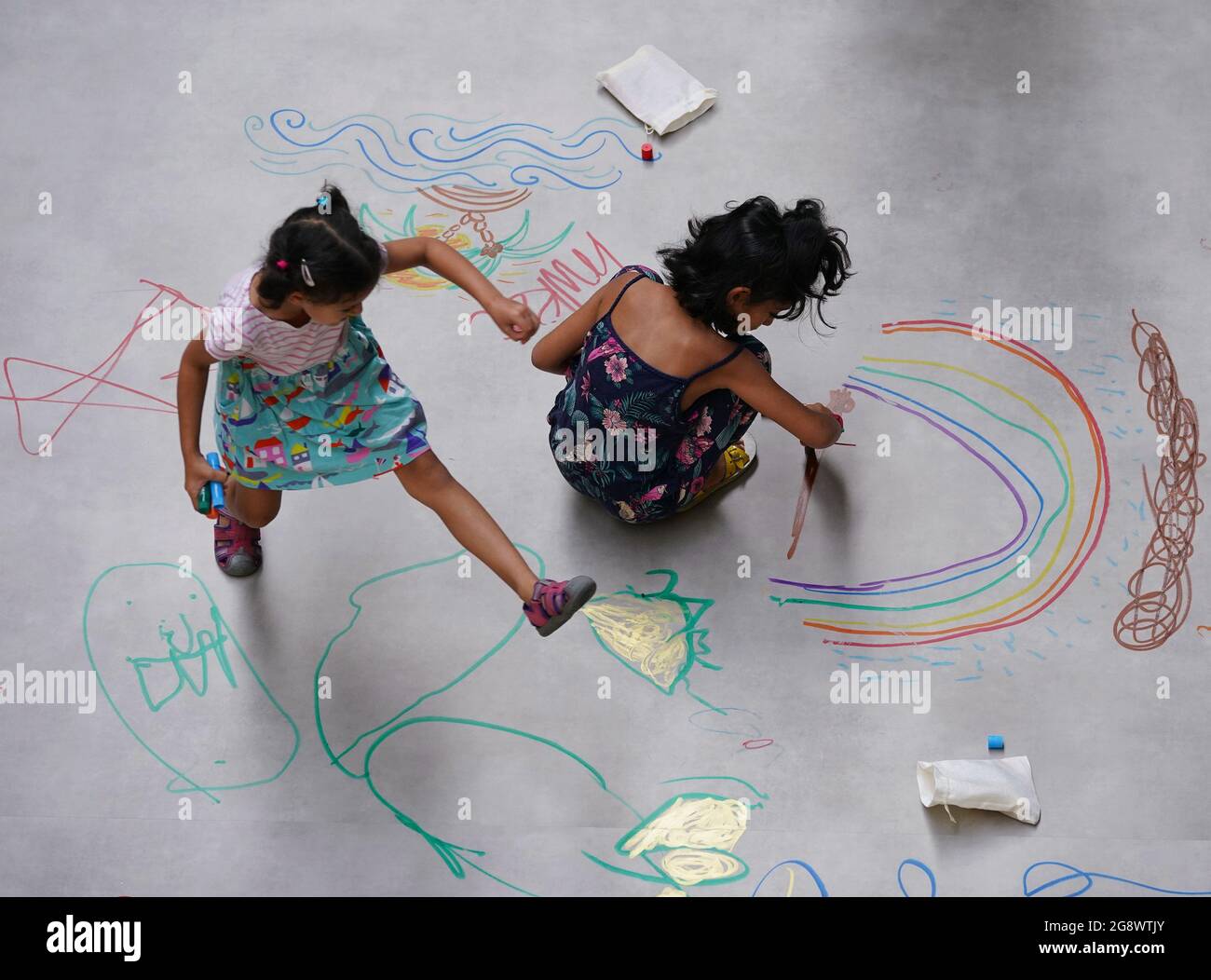 Children interact with Mega Please Draw Freely by artist Ei Arakawa ...