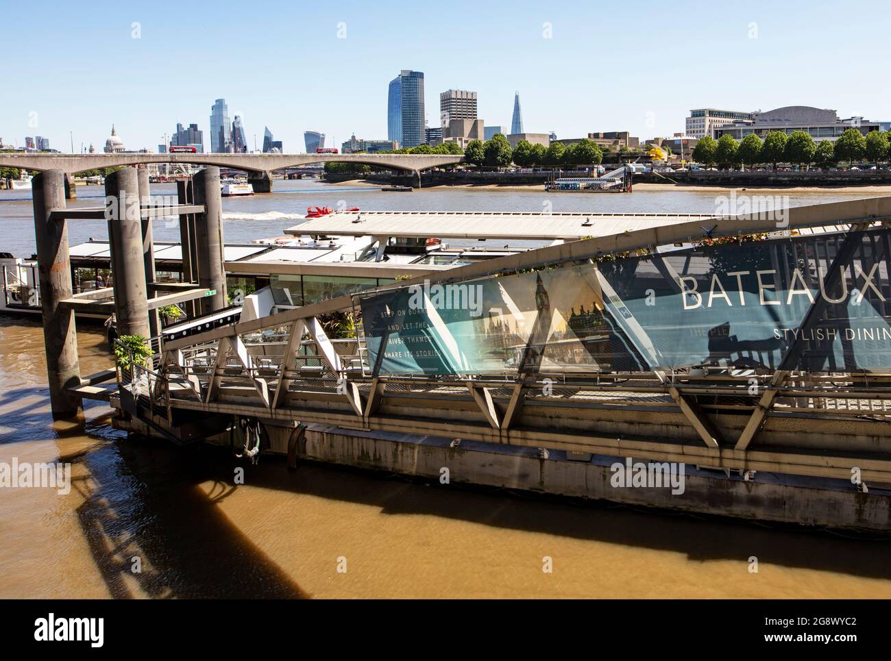 The River Thames at Chelsea, London in midsummer; showing walkways and ...