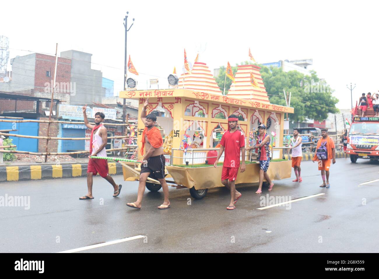 GHAZIABAD, INDIA - JULY 2019: A hindu devotee carrying kanwar on their ...