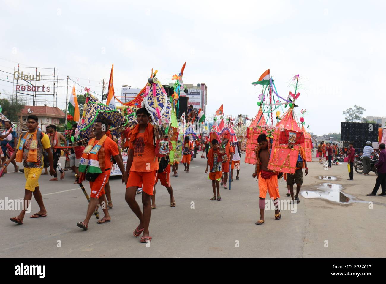 GHAZIABAD, INDIA - JULY 2019: A hindu devotee carrying kanwar on their ...