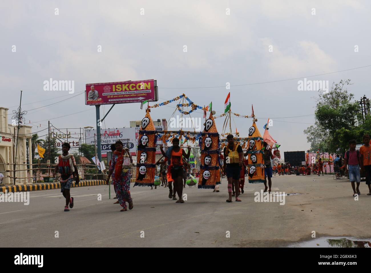 GHAZIABAD, INDIA - JULY 2019: A hindu devotee carrying kanwar on their ...