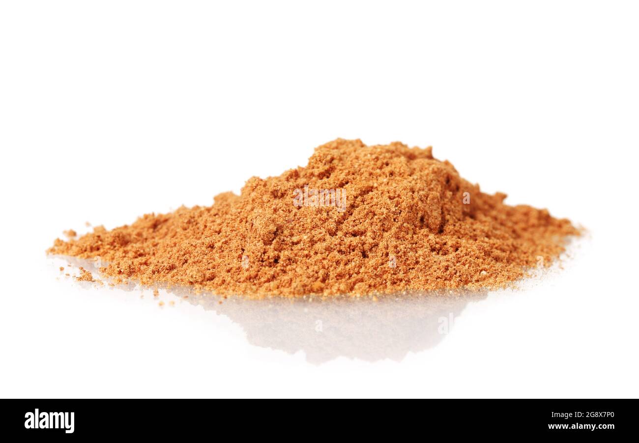 Cinnamon powder isolated on white Stock Photo - Alamy