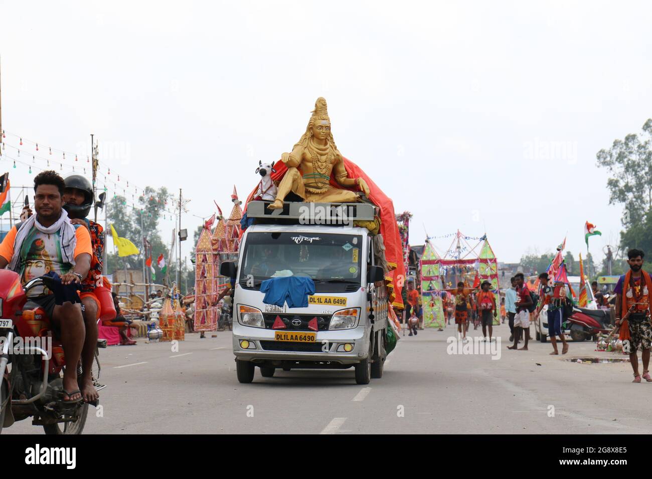 GHAZIABAD, INDIA - JULY 2019: A hindu devotee carrying kanwar on their ...