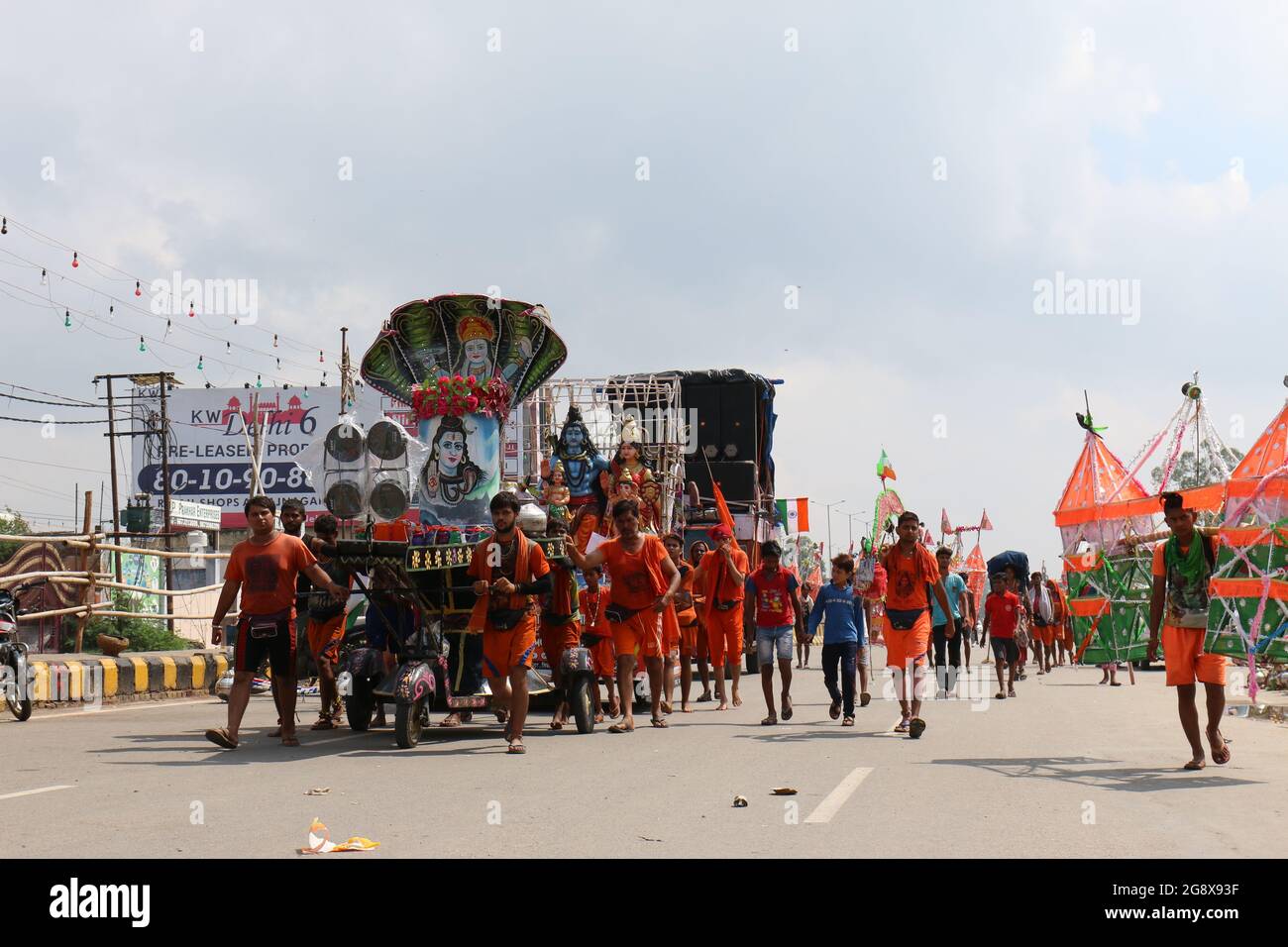 GHAZIABAD, INDIA - JULY 2019: A hindu devotee carrying kanwar on their ...