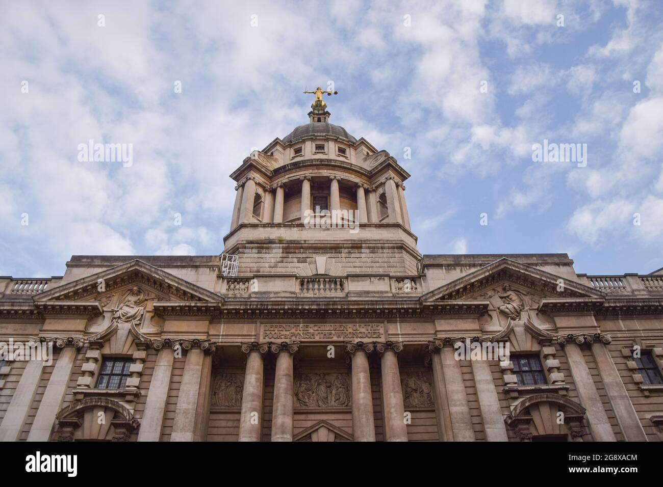 Dome of old bailey law courts hi-res stock photography and images - Alamy