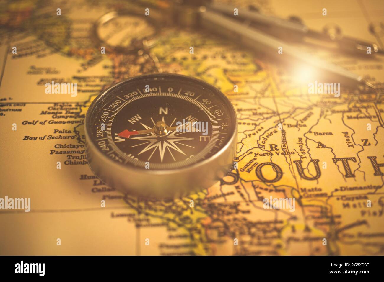 Antique brass compass on map hi-res stock photography and images - Alamy