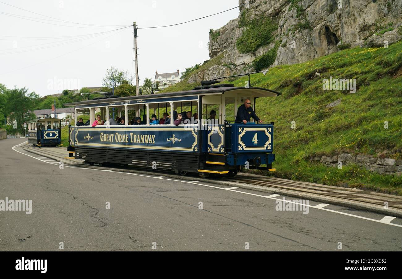 Passing loop hi-res stock photography and images - Alamy