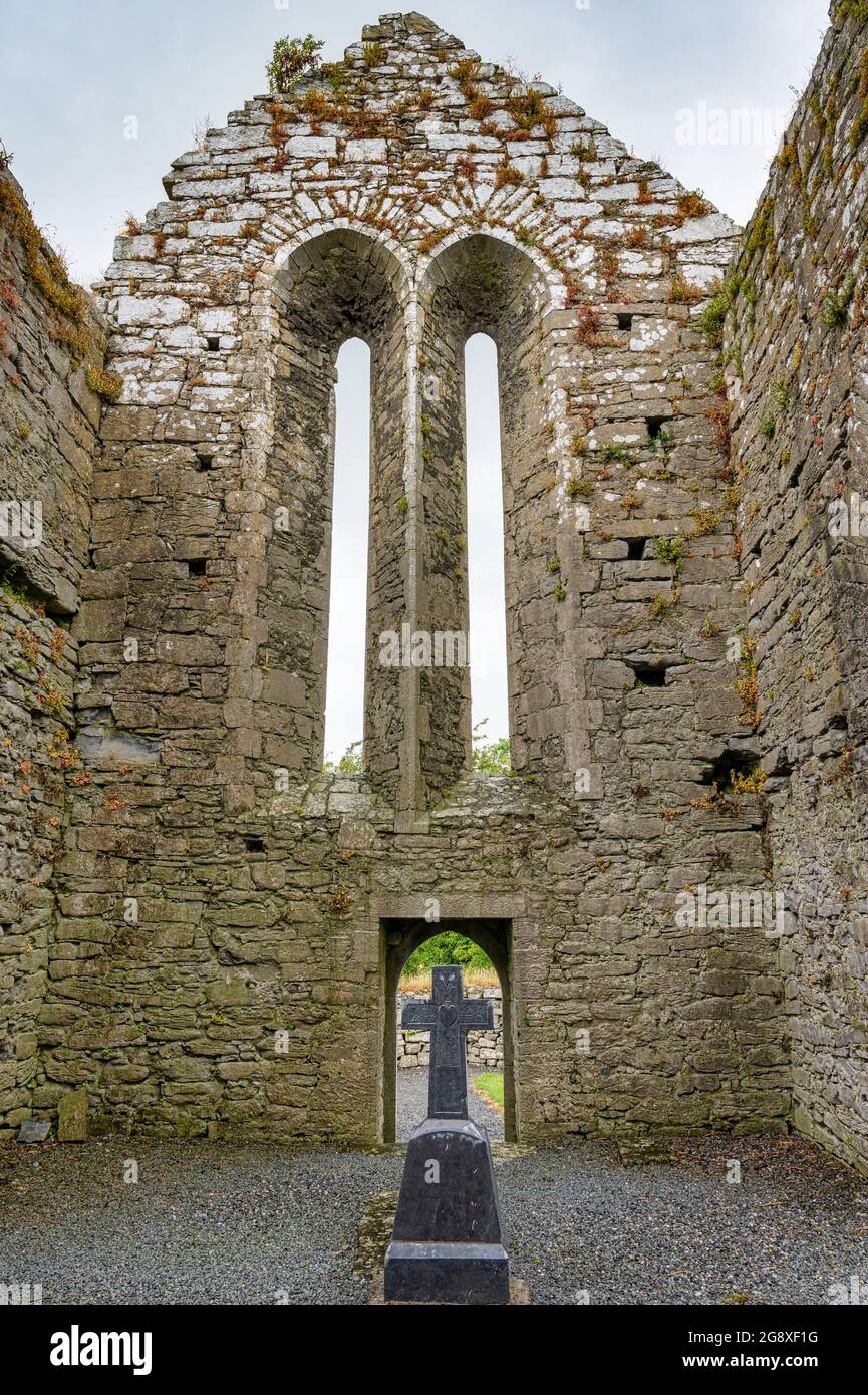 A cross in the ruins of Corcomroe Abbey in County Clare Ireland Stock ...