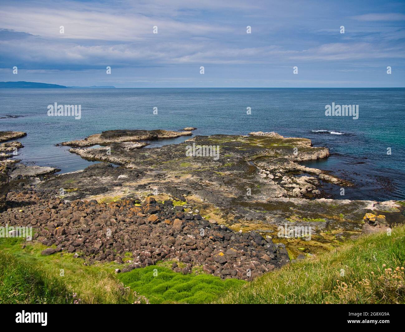Wave cut platform cliff hi-res stock photography and images - Alamy