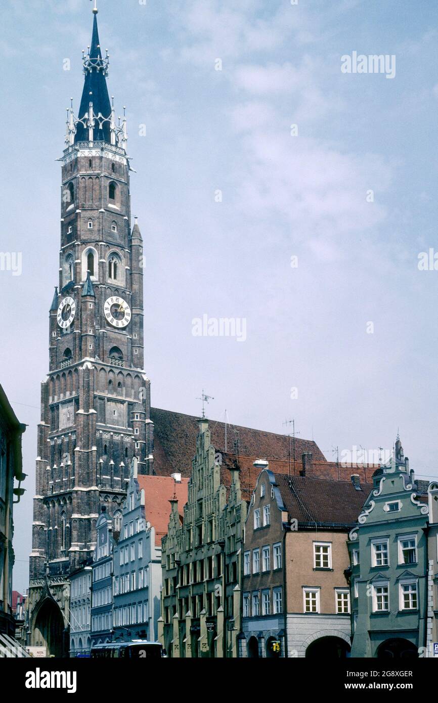 Tallest building in europe in the 1980s hi-res stock photography and ...