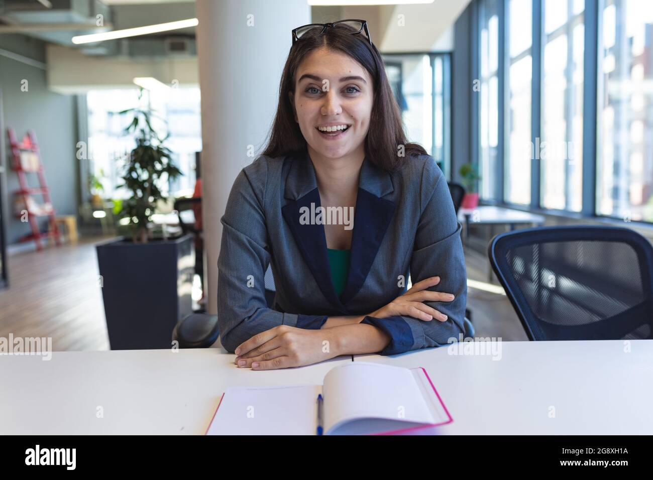 Portrait female worker isolated hi-res stock photography and images - Alamy