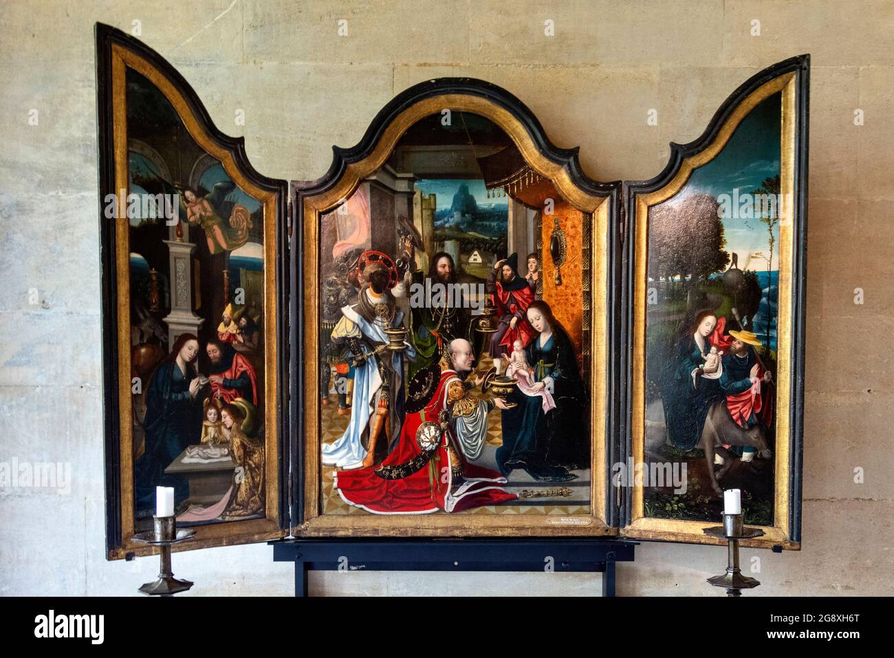 CAMBRIDGE ENGLAND KING'S COLLEGE CHAPEL INTERIOR THE ANTWERP TRIPTYCH OF THE ADORATION OF THE ...