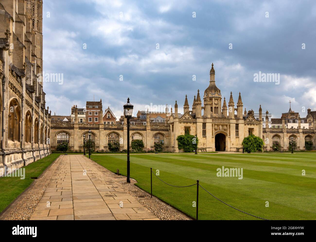 Kings college cambridge entrance gate hi-res stock photography and ...