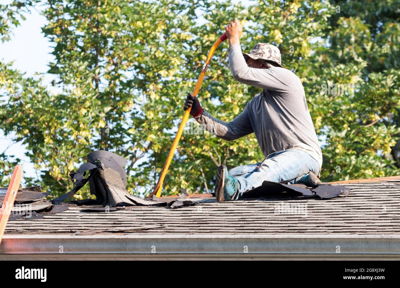 Rubbish on roof hi-res stock photography and images - Alamy