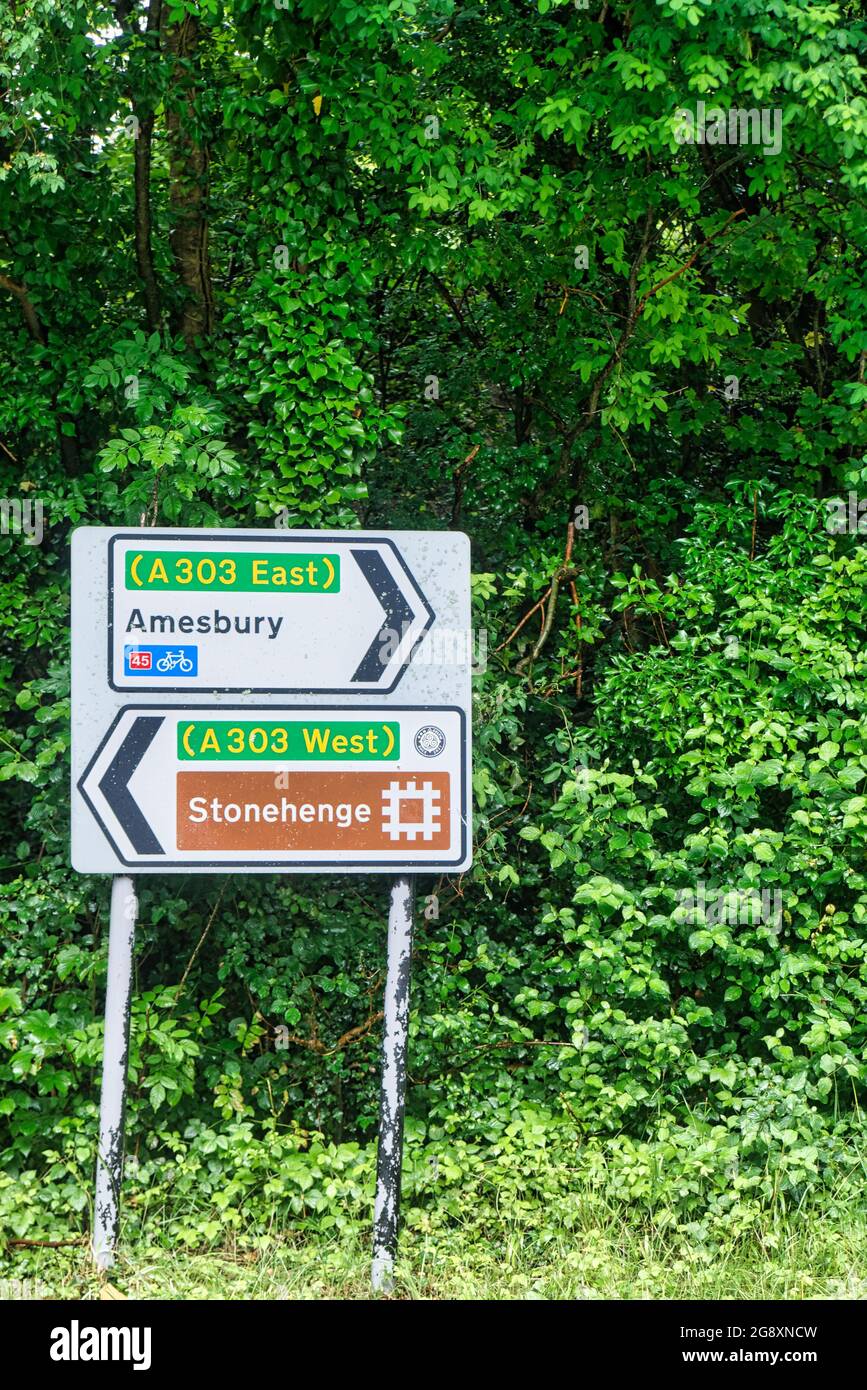 Road signs directing to Stonehenge Stock Photo - Alamy