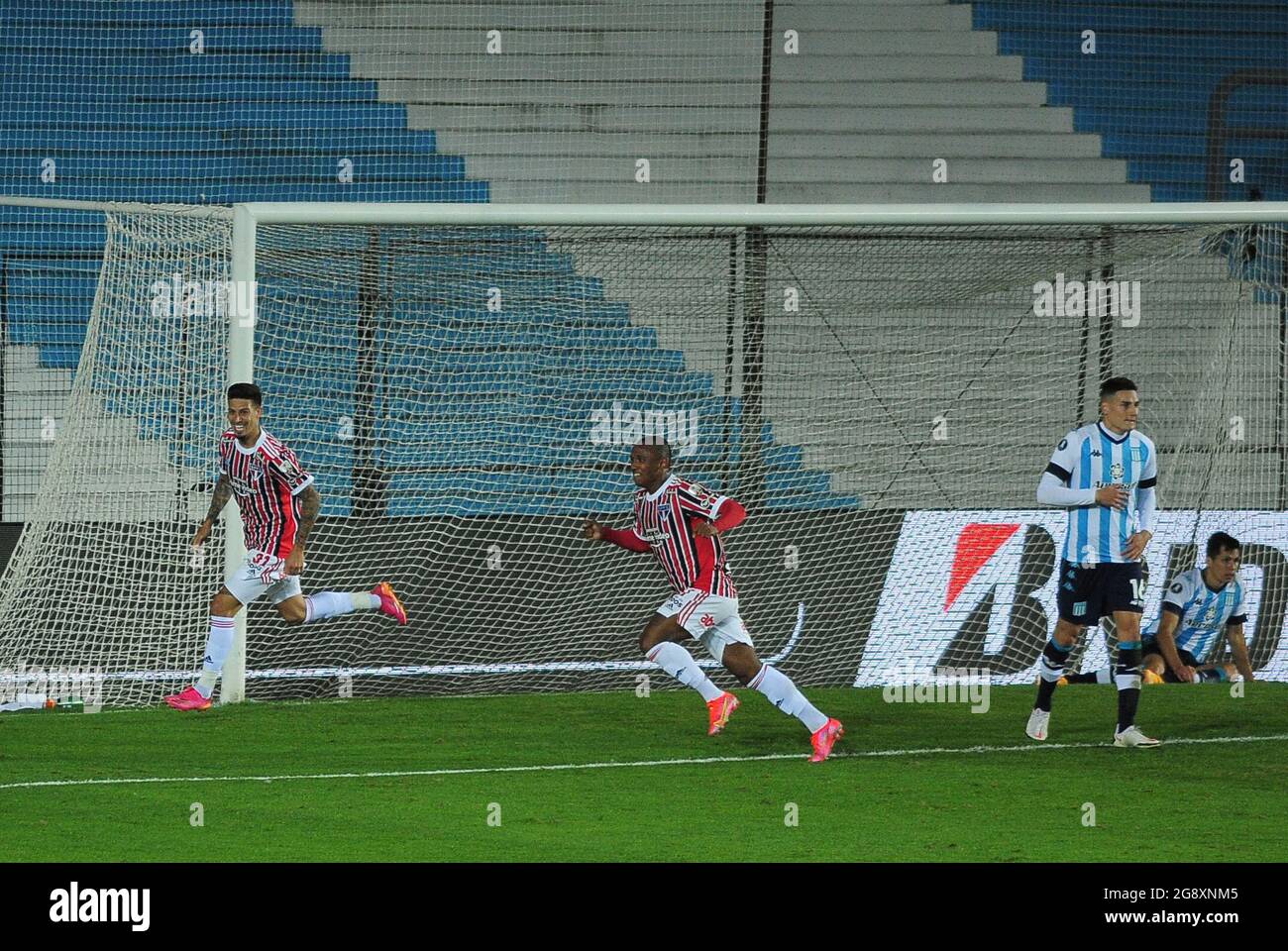 Emiliano Rigoni do São Paulo, comemora o seu gol durante a partida ...