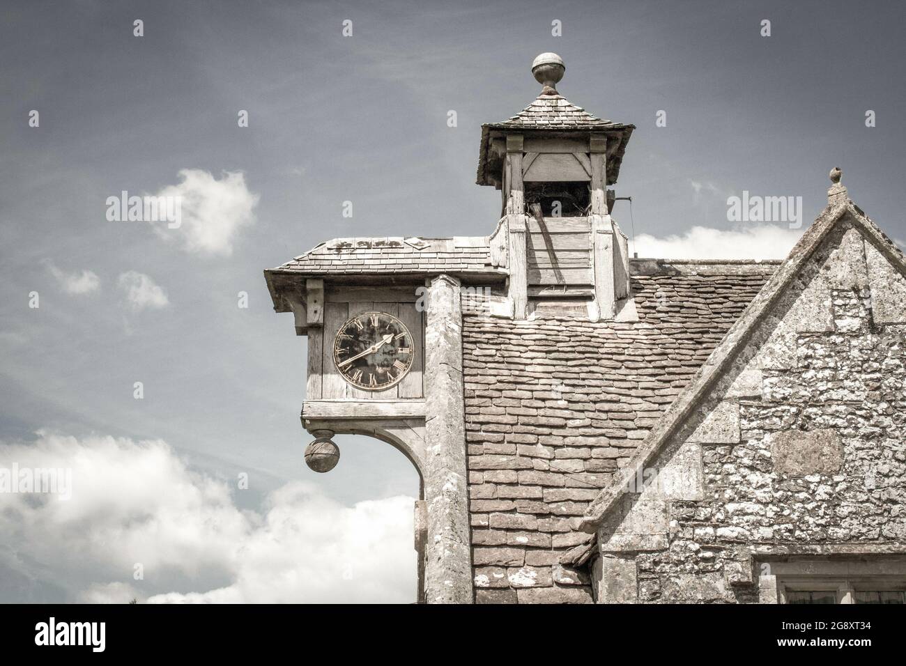 Grayscale of a clock on a stone building Stock Photo - Alamy