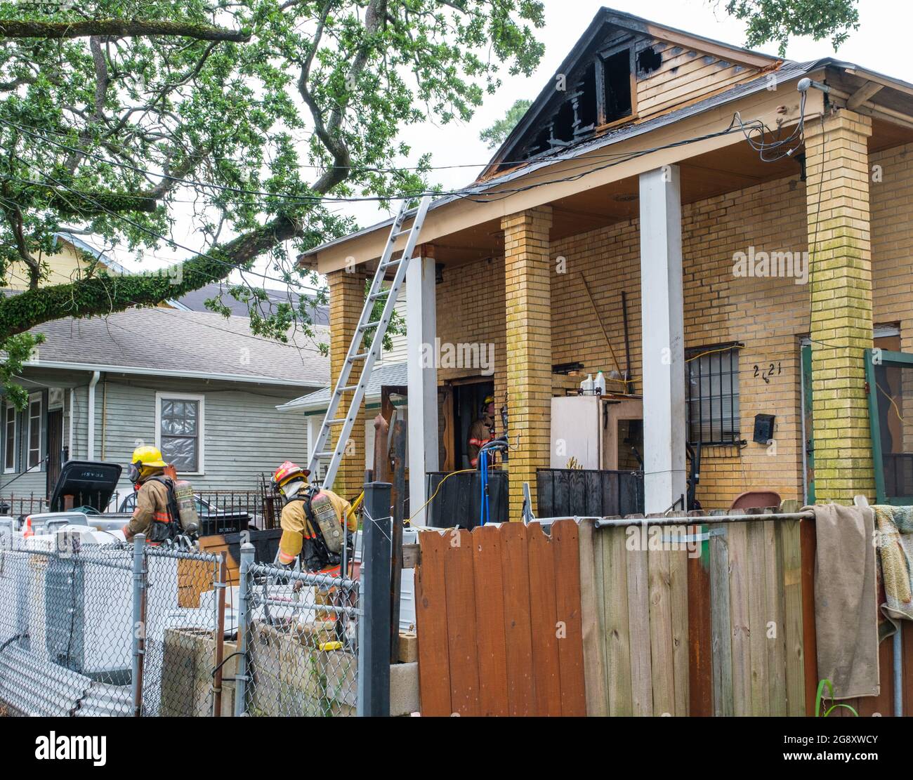 Burnt out building hi-res stock photography and images - Alamy