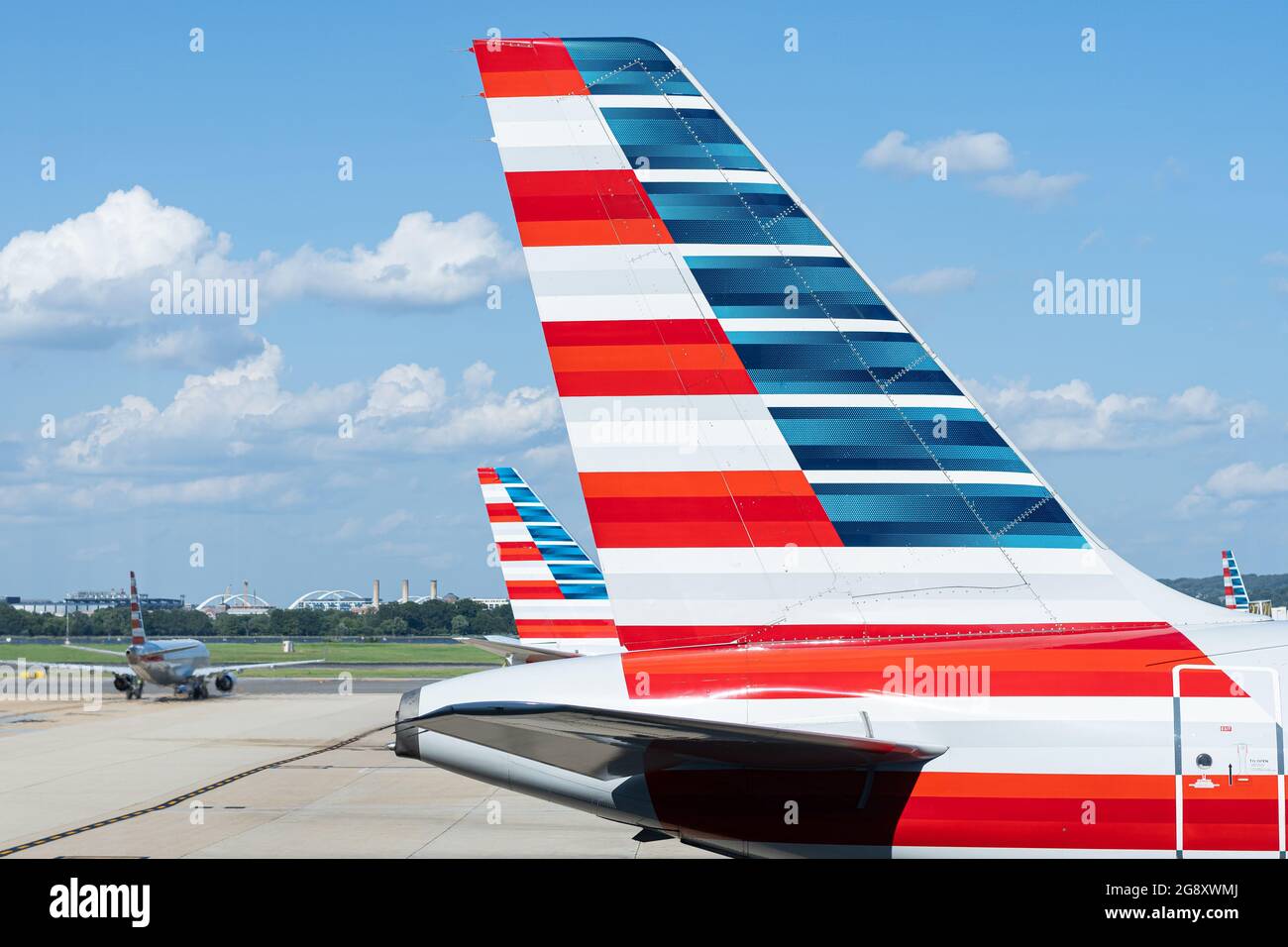 American airlines plane tail hi-res stock photography and images - Alamy