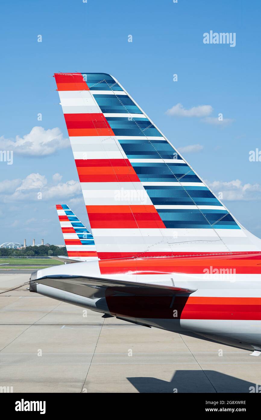 Parked outside departure gate hi-res stock photography and images - Alamy