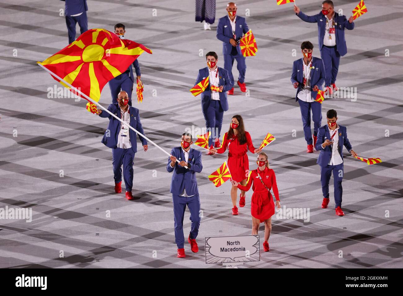 Athletes parade in olympics stadium hi-res stock photography and images ...