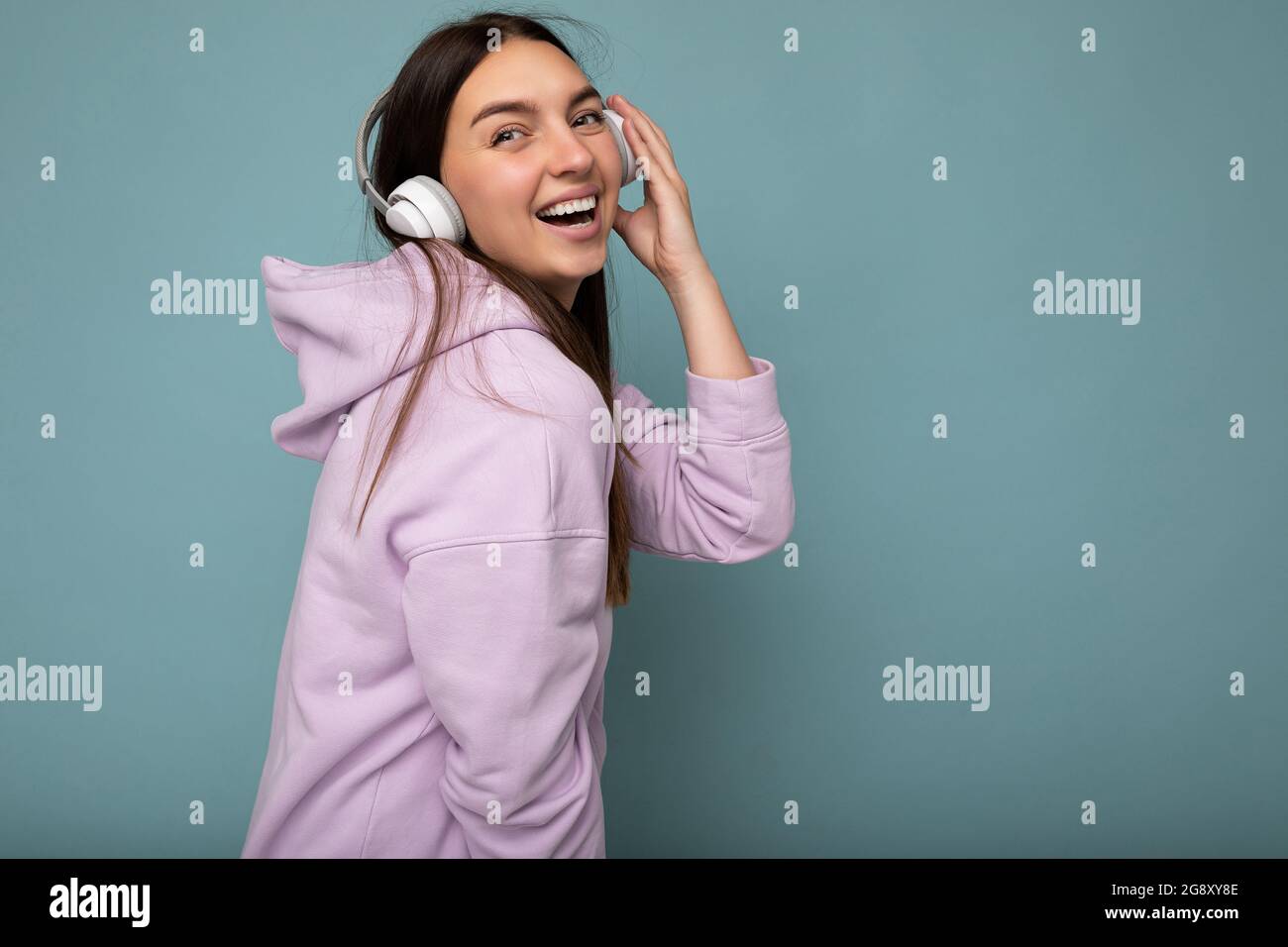 Side-profile photo of beautiful happy smiling young brunette woman ...
