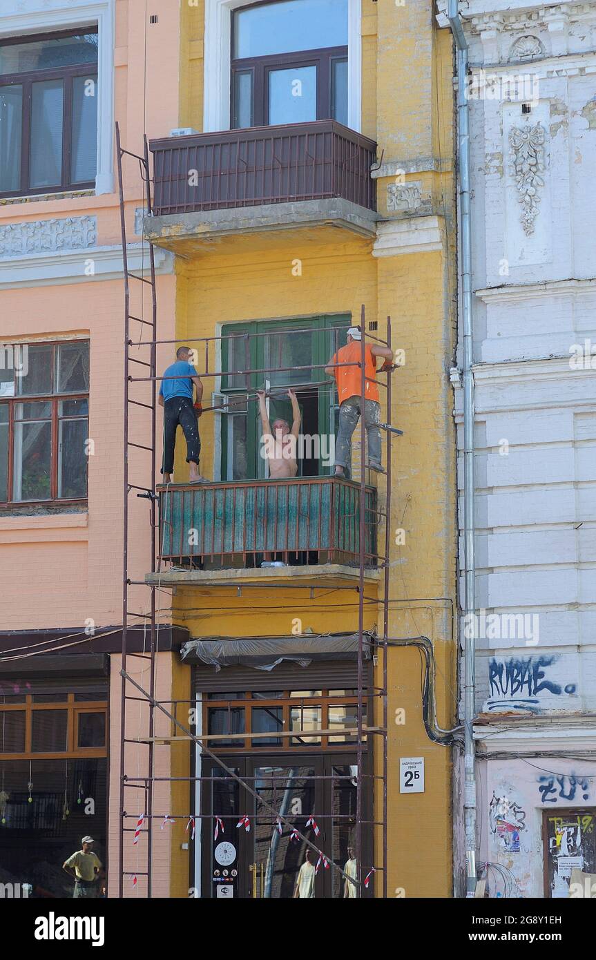 Painting high building hi-res stock photography and images - Alamy