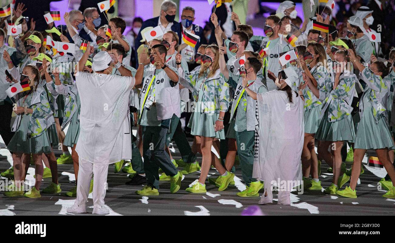 Team japan enters stadium hi-res stock photography and images - Alamy
