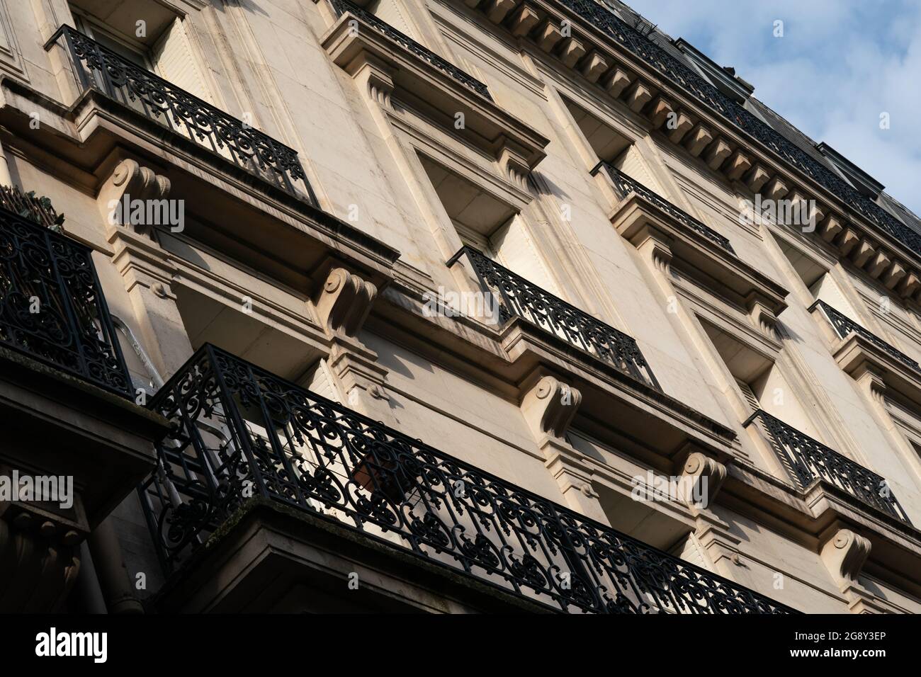 Streets and buildings in Paris Stock Photo - Alamy