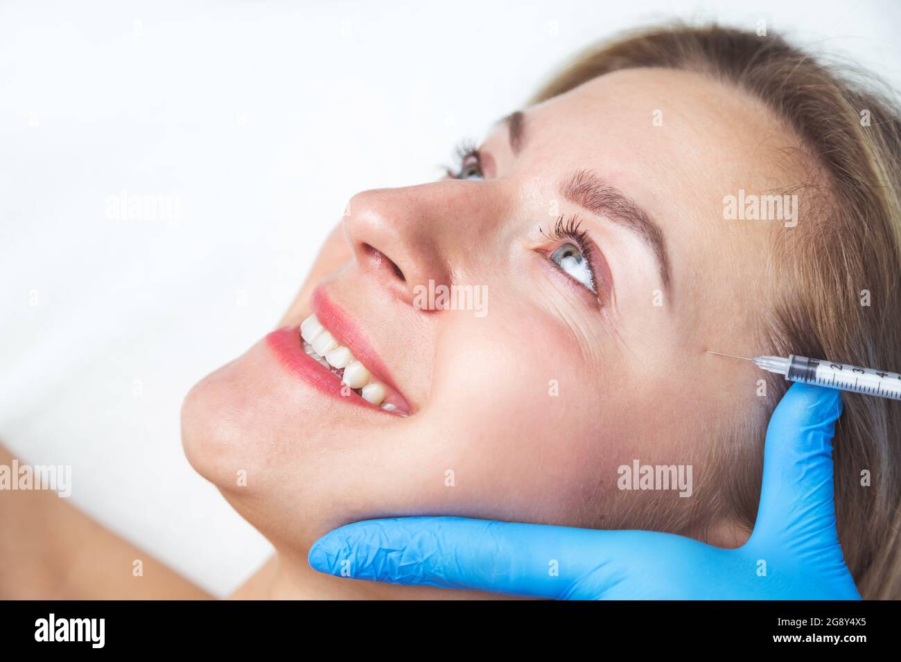 Rejuvenating facial injections procedure for tightening and smoothing ...