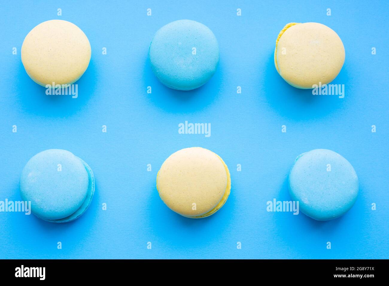 Macaroni on a blue background hi-res stock photography and images - Alamy