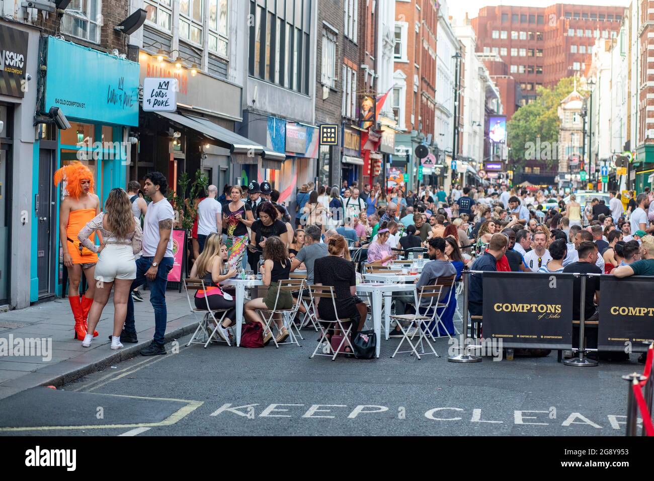 crowds in Old Compton St Soho Stock Photo - Alamy