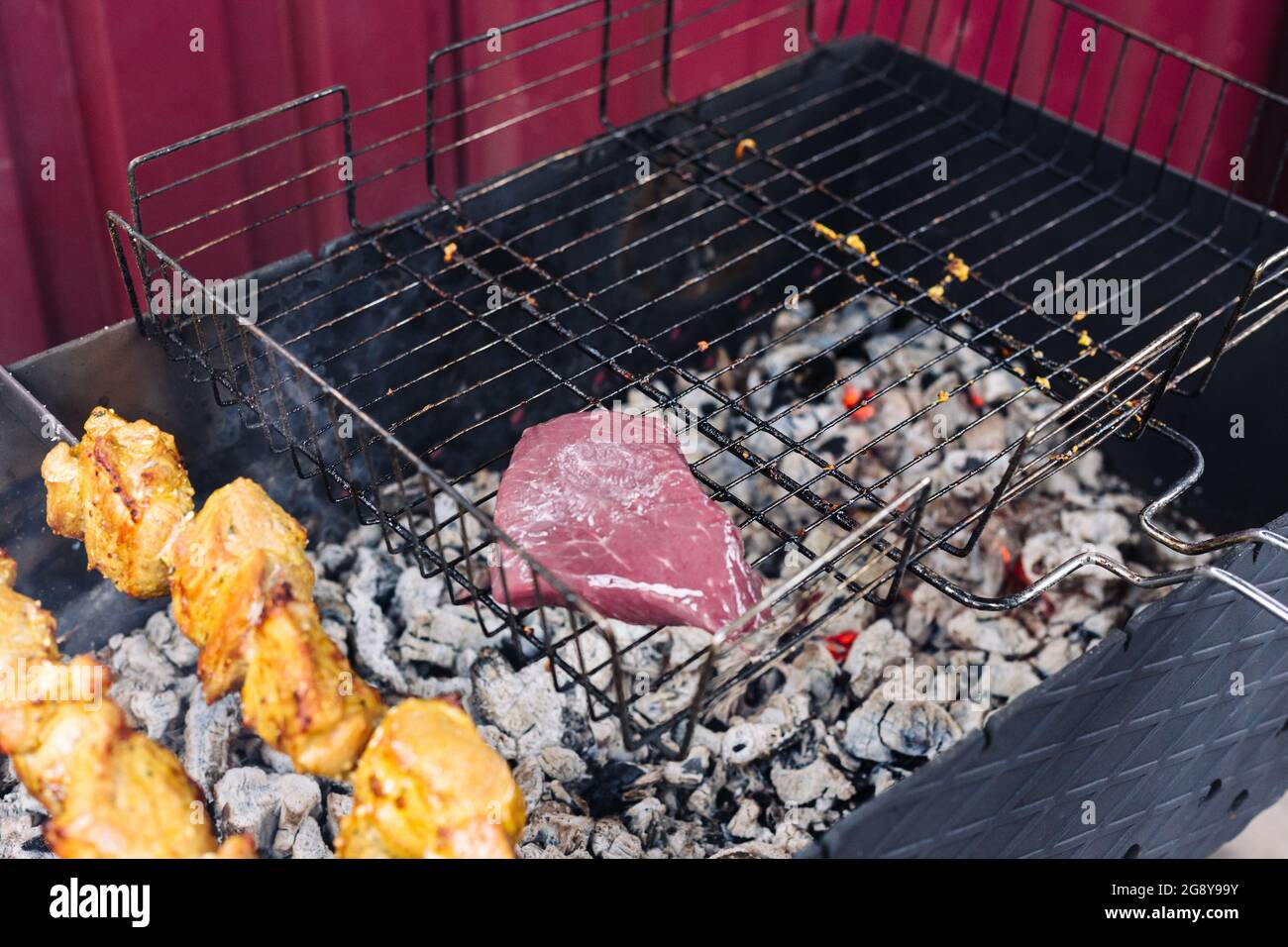 The steak is grilled. Steak on the wire rack Stock Photo - Alamy