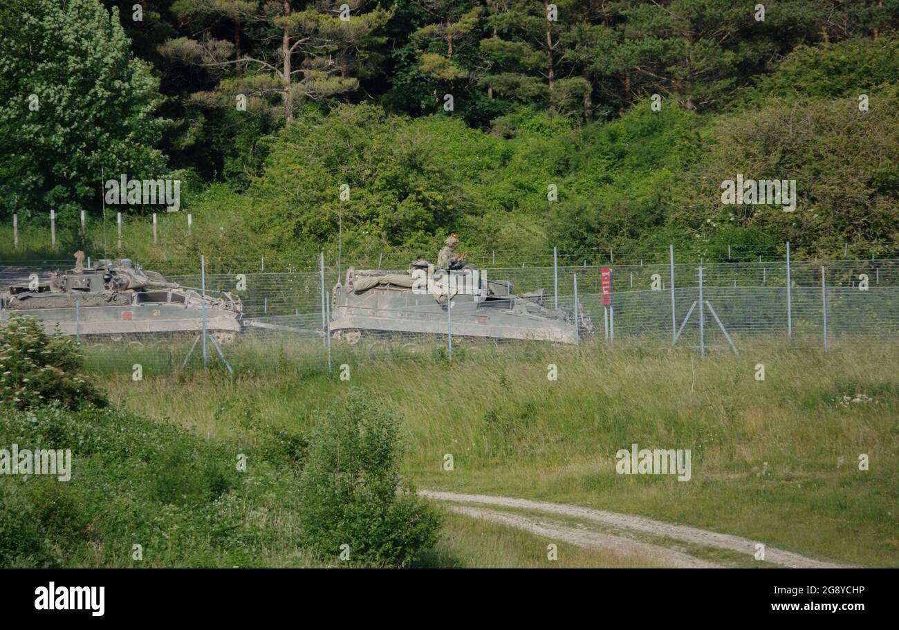 british army FV512 warrior MRV preparing to tow a stricken warrior ...