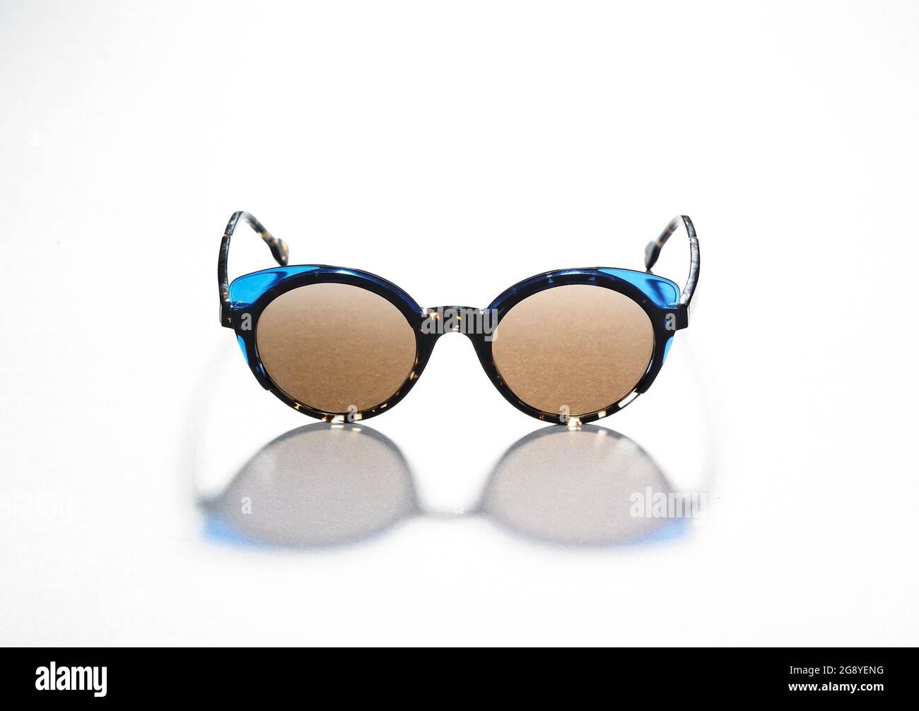 Gold rimmed spectacles hi-res stock photography and images - Alamy
