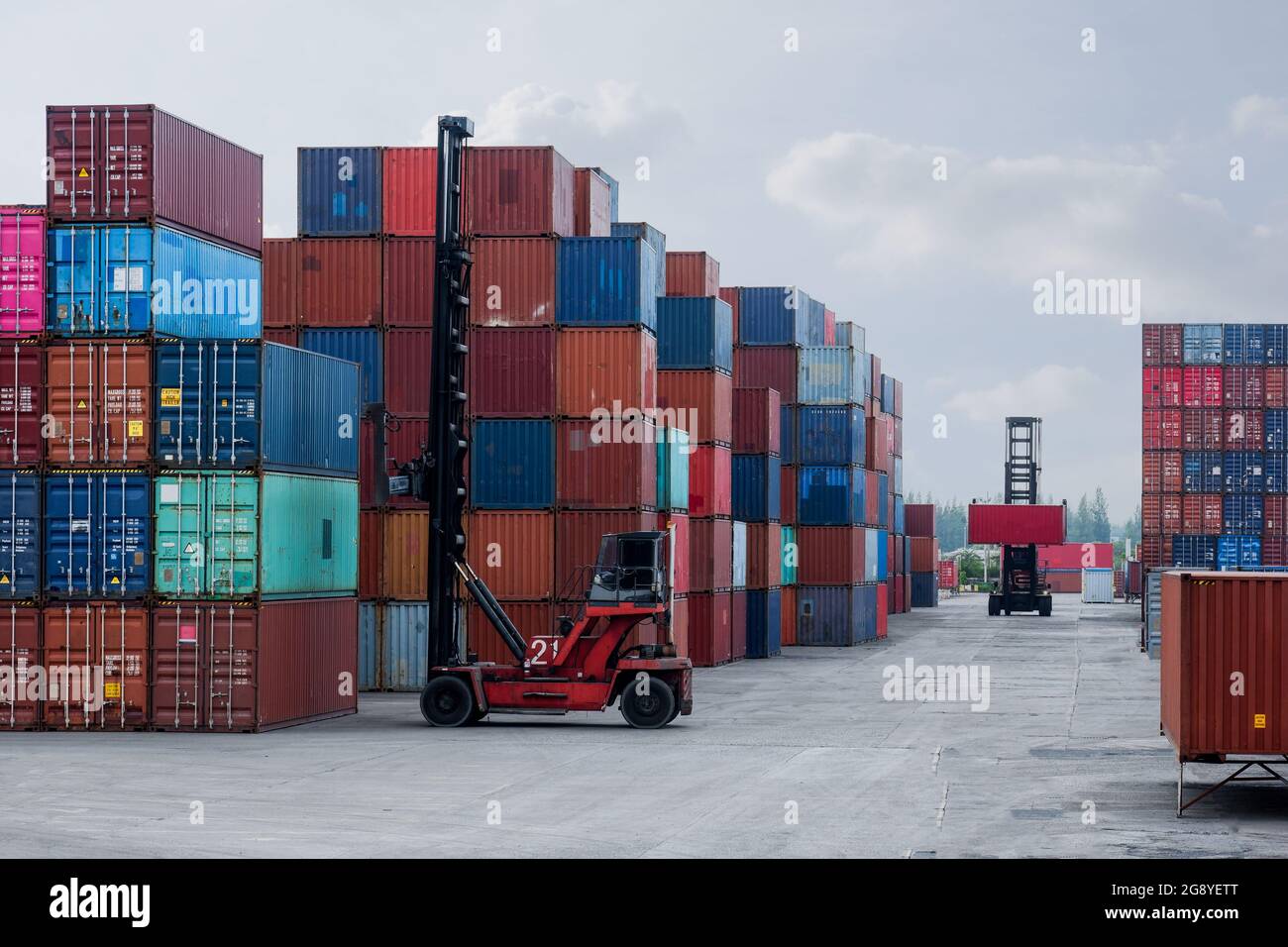 Stacker vehicle lifting container freight hi-res stock photography and ...