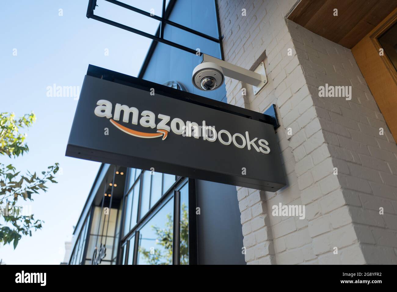 Amazon Books physical retail store at the upscale Broadway Plaza ...