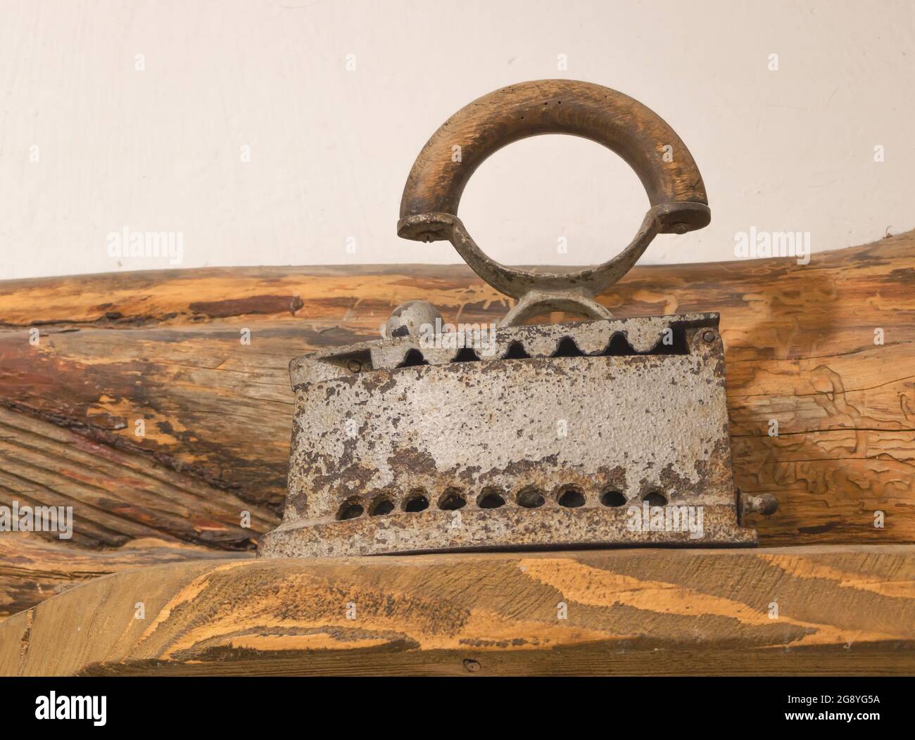 Smoothing iron hi-res stock photography and images - Alamy